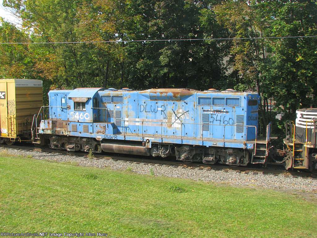 ex DL&W 959 (Conrail 5460) arrives back home after a journey up the Portland Secondary